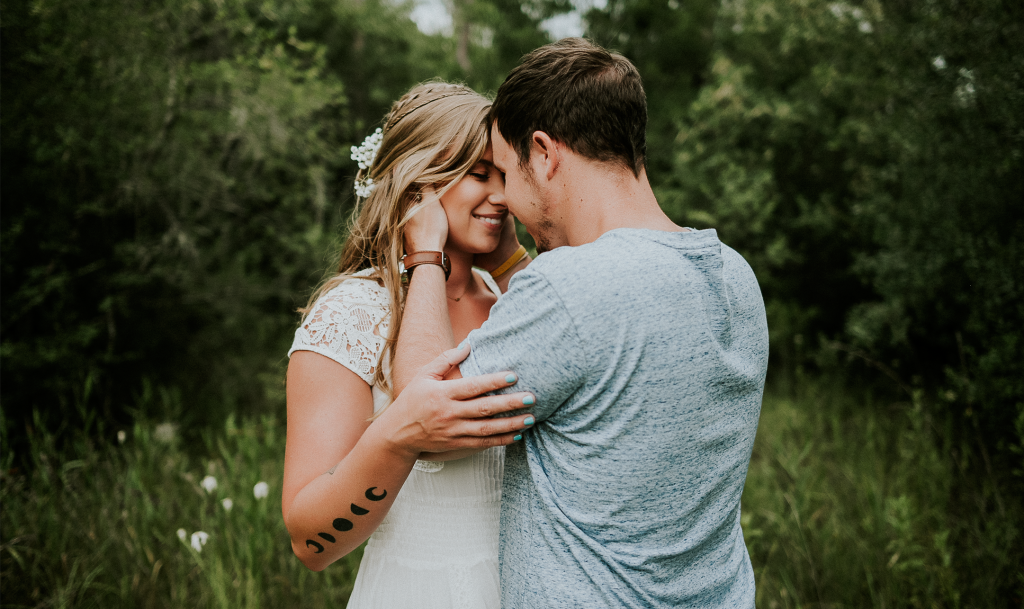 boho engagement photos - Hello Miss Lovely Photography